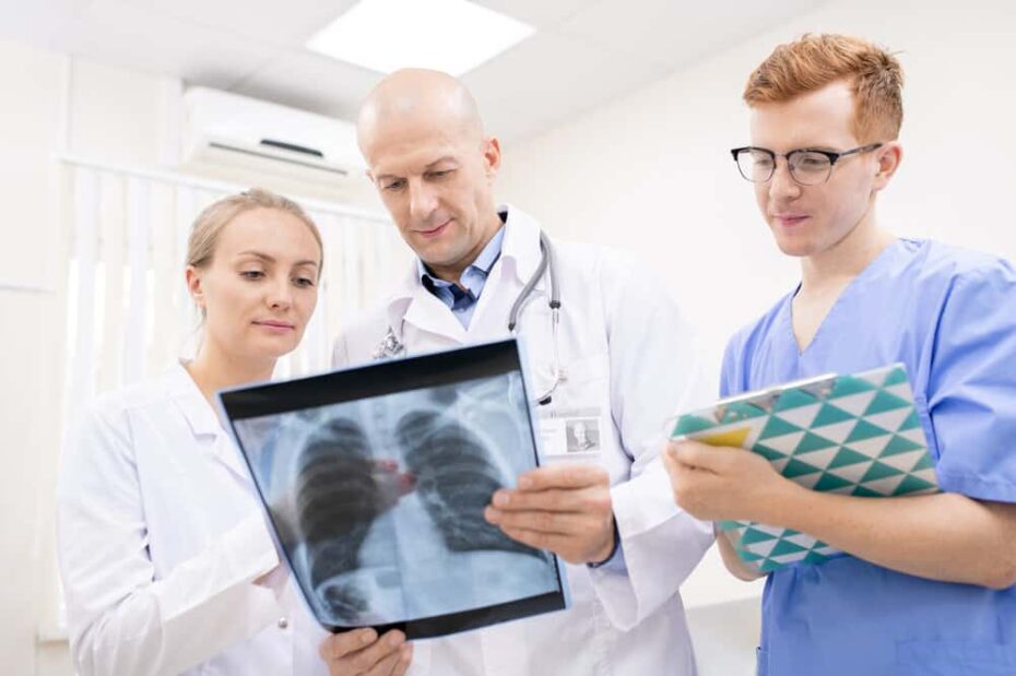 10 Ways to Get Clinical Experience for Med School