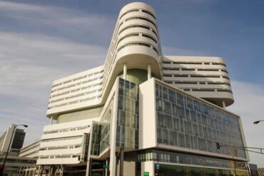 The Best Medical Schools for Non-Traditional Students (2025)